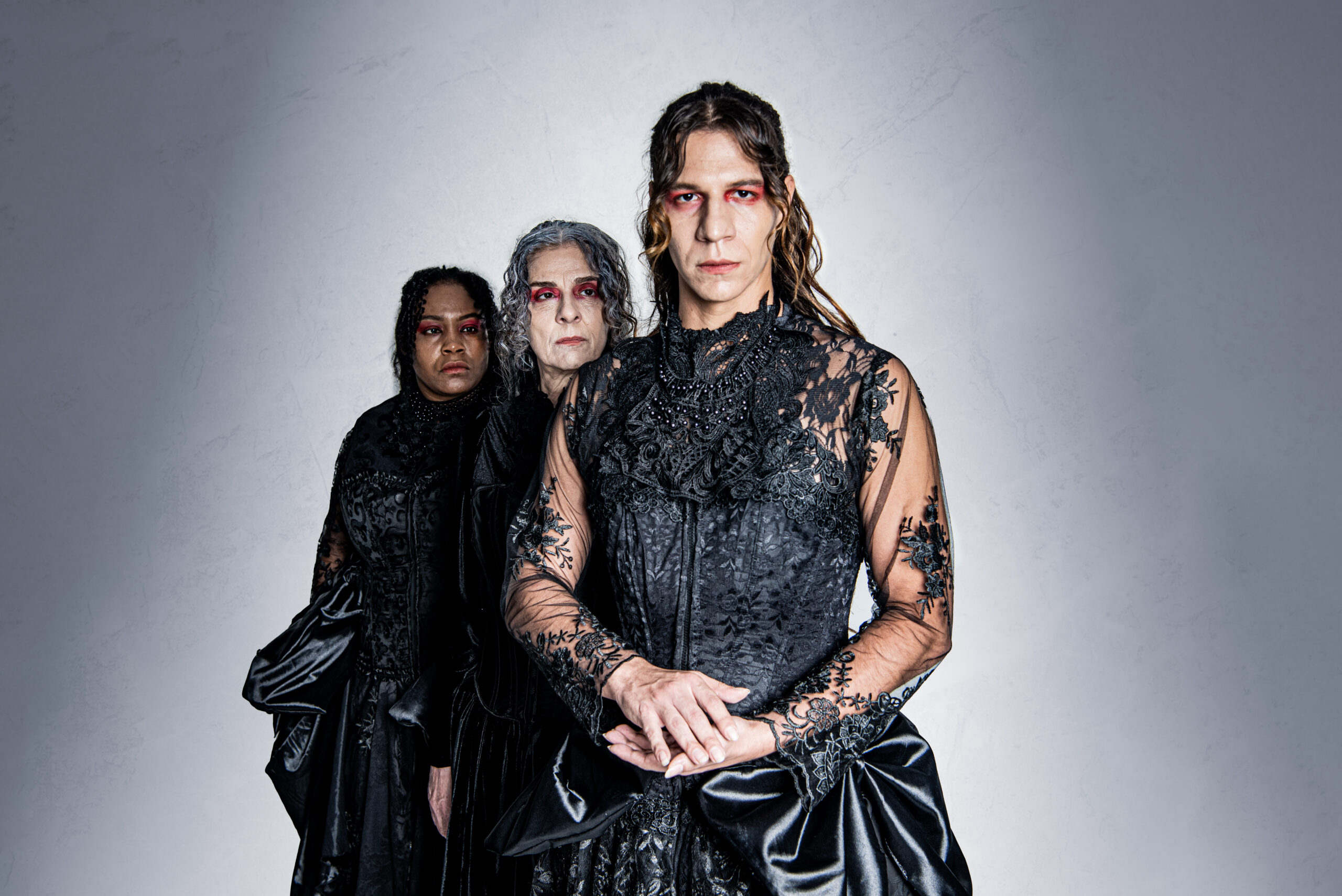 "Carne Viva" faz recorte do papel da esposa na cultura ocidental dos ...